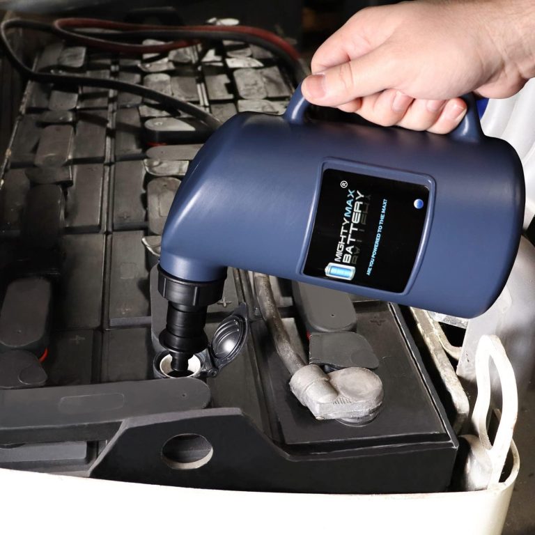 Battery Filler Jug for Filling and Adding Water to Wet Batteries ...